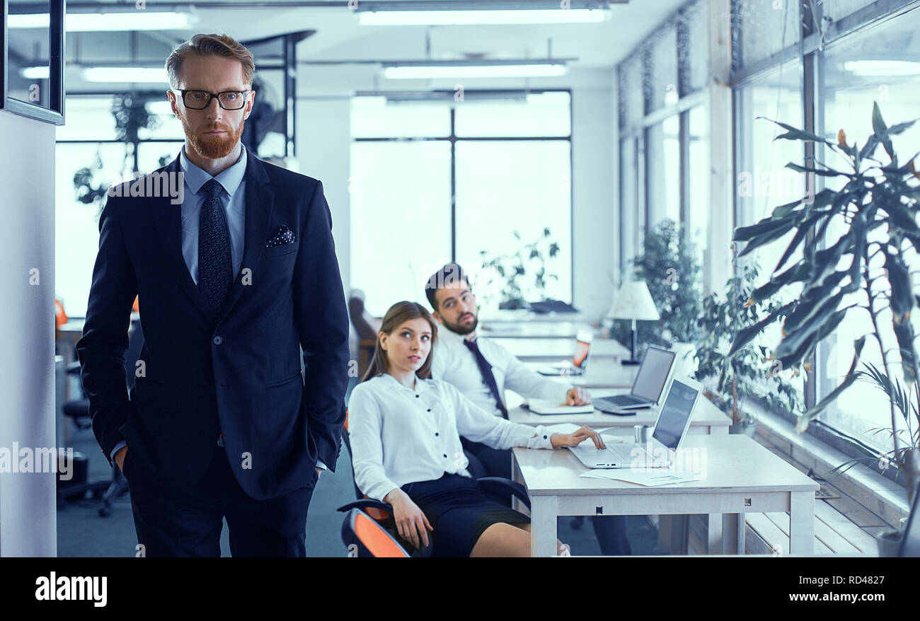 Boss and colleagues in the office Stock Photo - Alamy