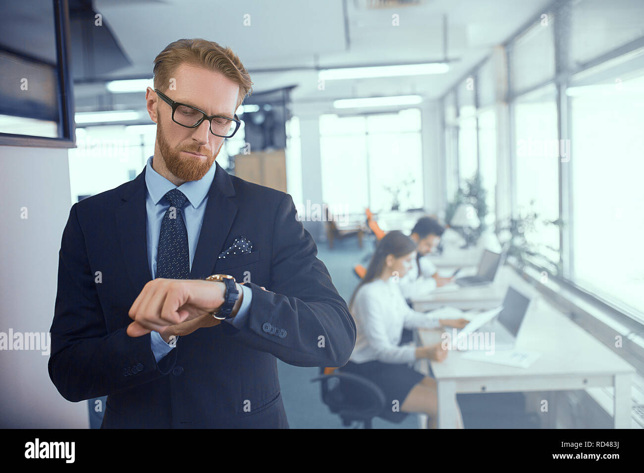 Business man watch time hi-res stock photography and images - Alamy
