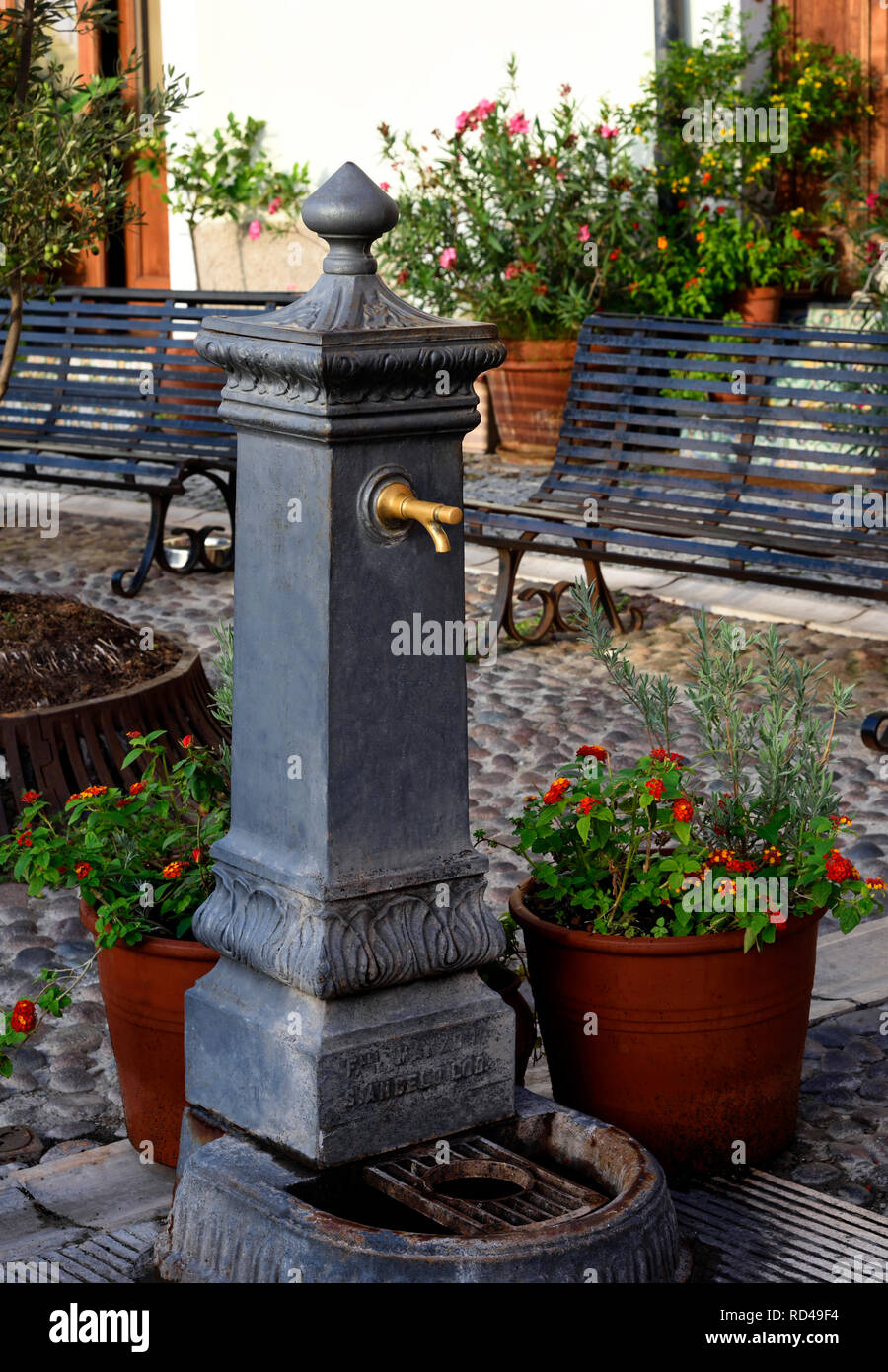 Italian water pump hi-res stock photography and images - Alamy