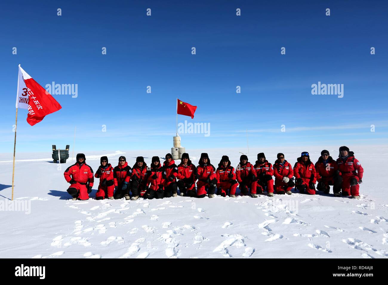 Dome argus antarctica hi-res stock photography and images - Alamy