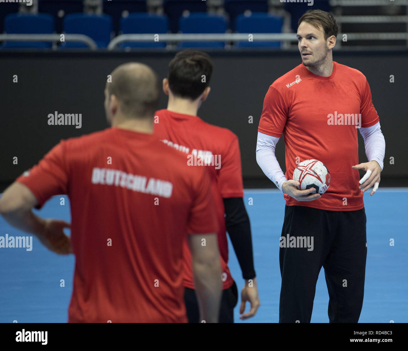 16 January 2019, Berlin: Kai Häfner (r), national handball player ...