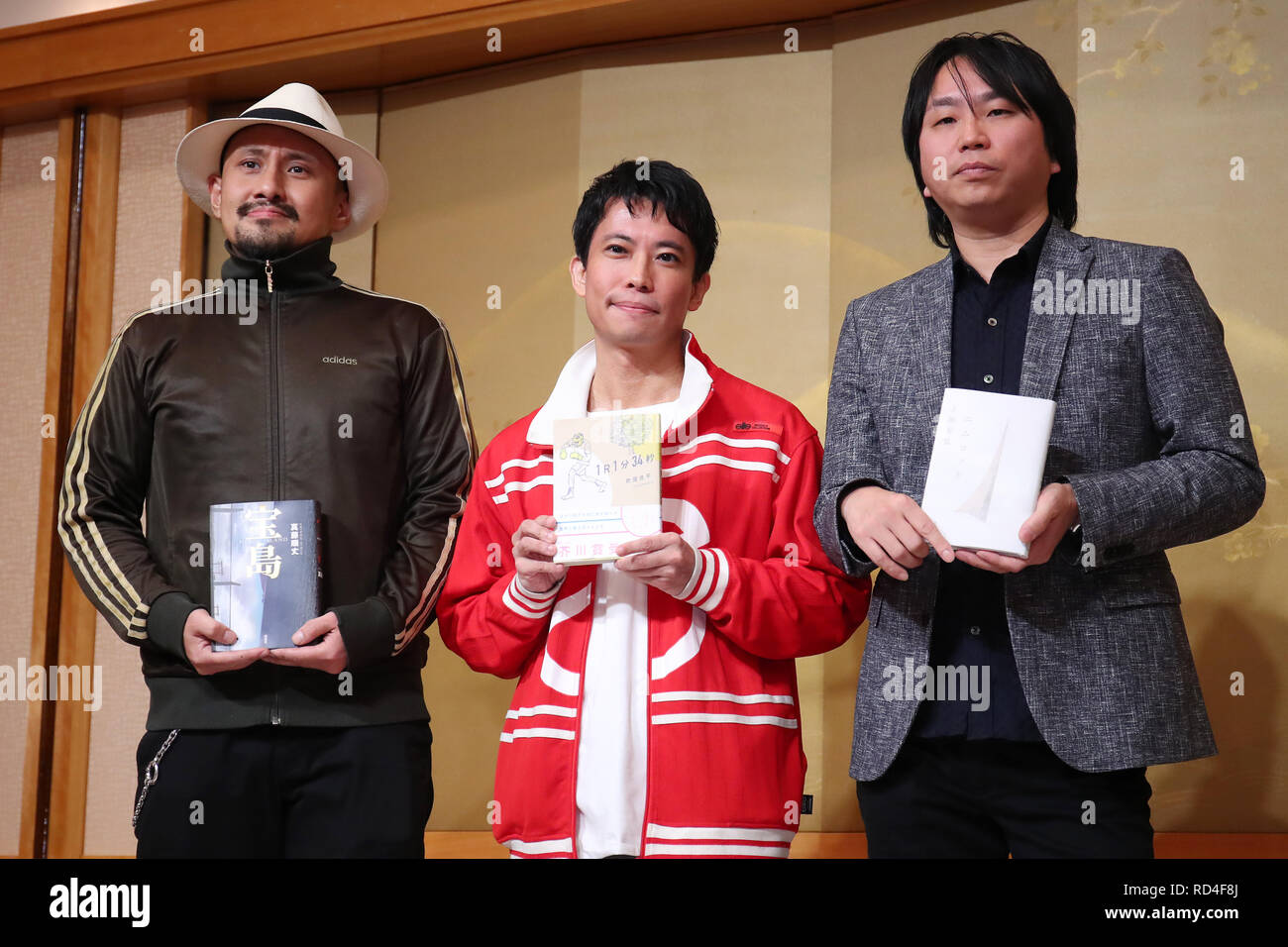 (L-R) The 160th Naoki Prize winner Junjo Shindo and the 160th Akutagawa ...