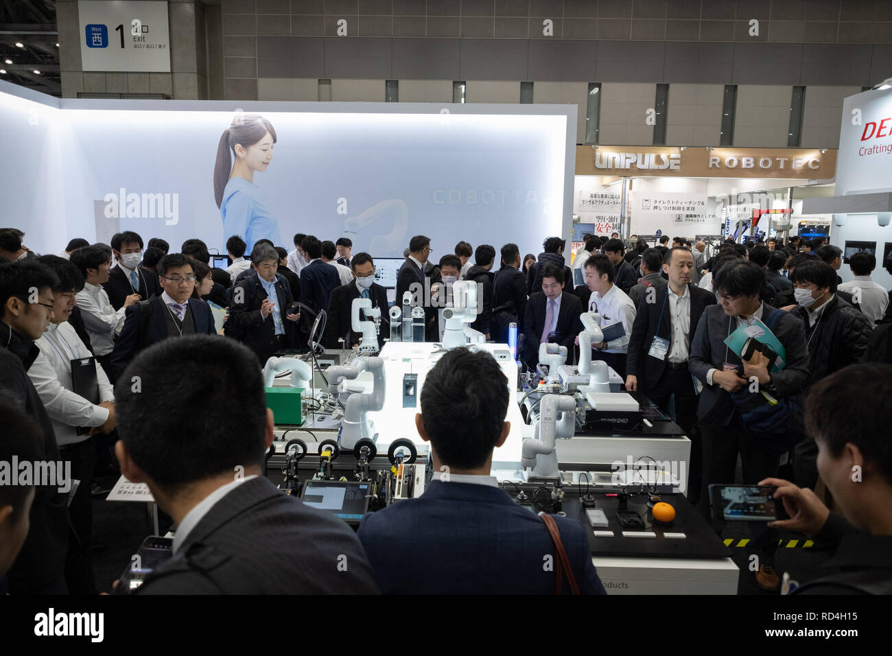 Japan factory robot hi-res stock photography and images - Alamy