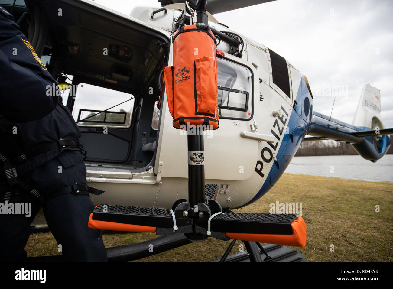 Rescuing a person hi-res stock photography and images - Alamy