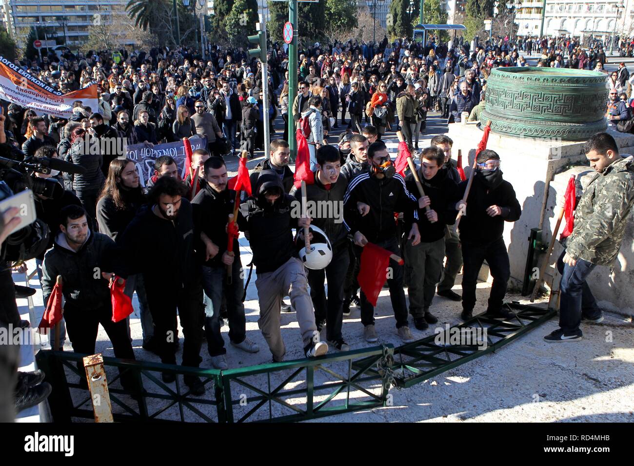 Athens, Greece. 17th Jan, 2019. University students argue with riot ...