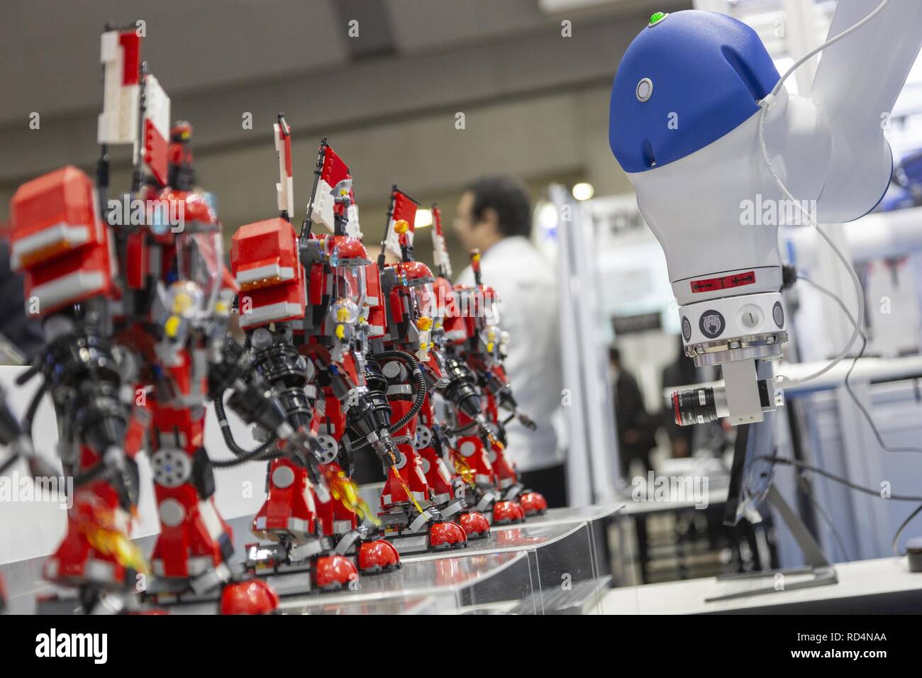 Tokyo, Japan. 17th Jan, 2019. A Smart Factory Inspection Cell scans ...