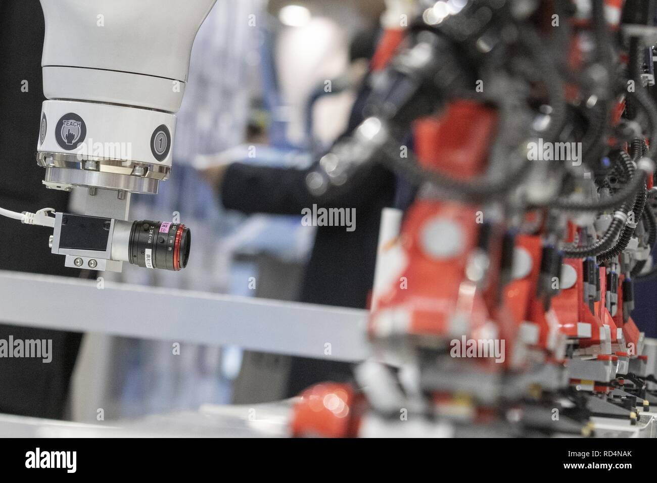 Tokyo, Japan. 17th Jan, 2019. A Smart Factory Inspection Cell scans ...