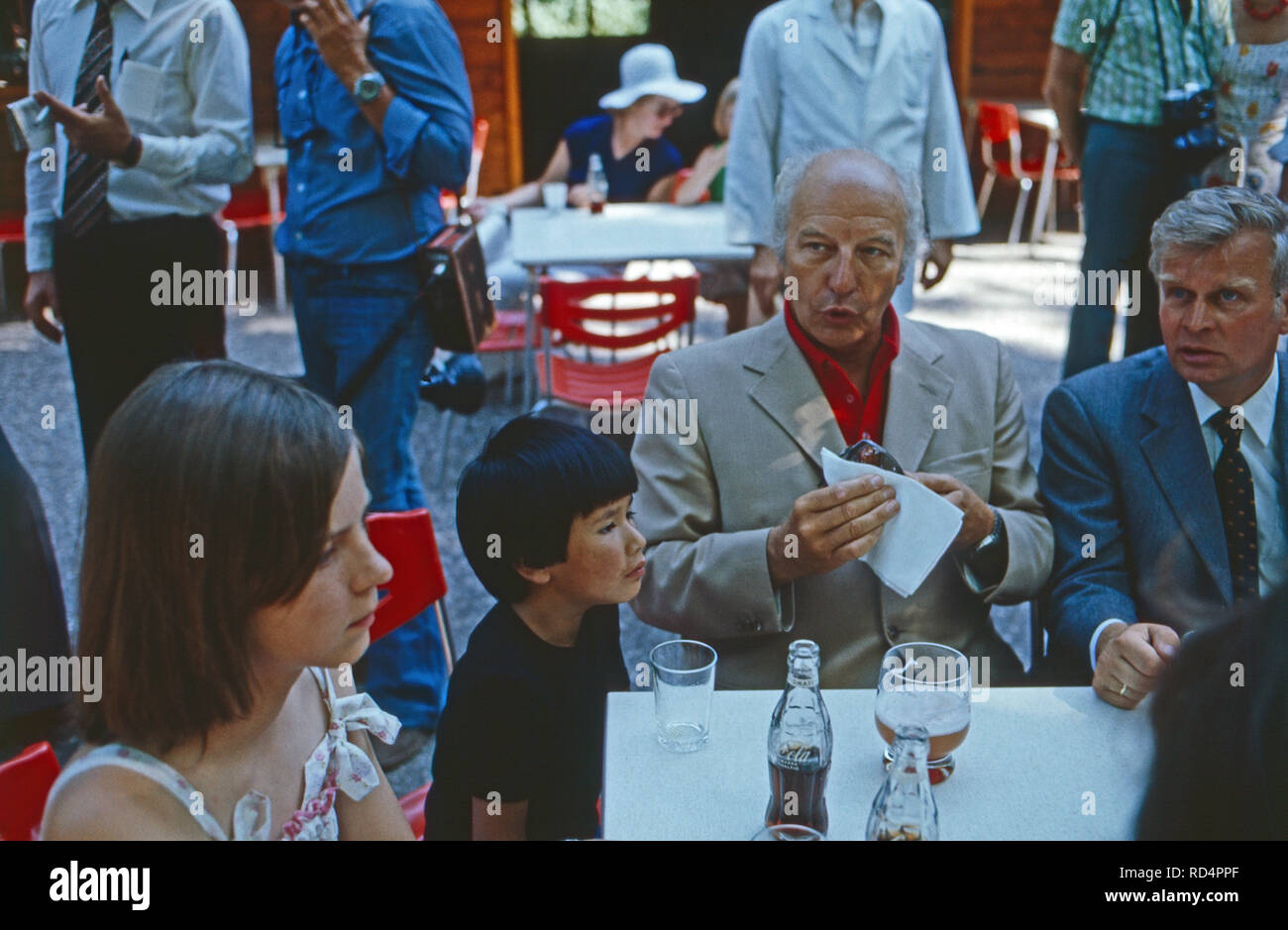 Der Ehemalige Bundespr sident Walter Scheel Und Ehefrau Mildred Und Den Der Ehemalige Bundespr sident Walter Scheel Und Ehefrau Mildred Und Den