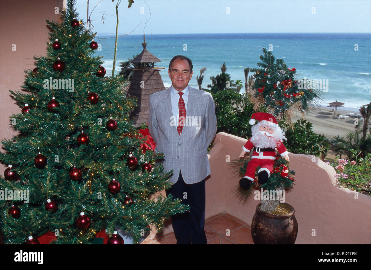 Rudolf Graf und Herr von Schönburg Glauchau auf seinem Anwesen in ...