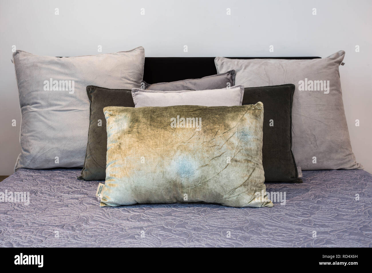 Maid and sheets hi-res stock photography and images - Alamy