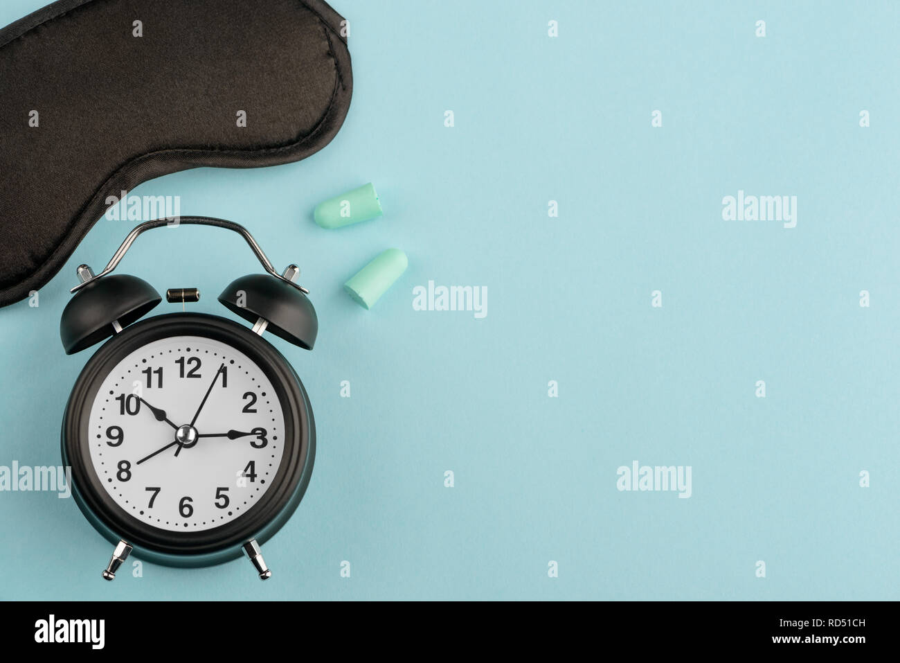 Eye mask, alarm clock Stock Photo - Alamy