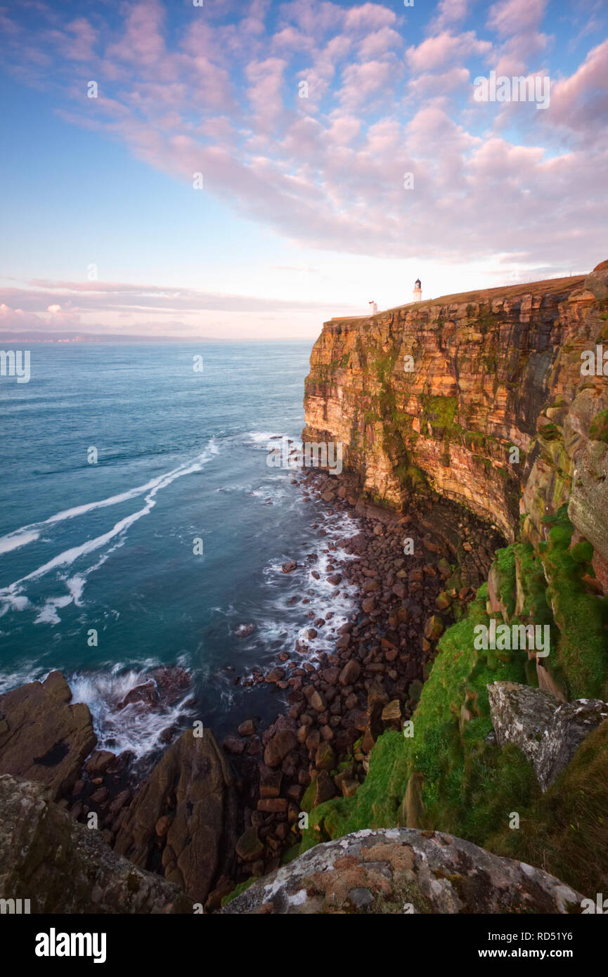 Dunnet Head cliffs and lighthouse, Caithness Stock Photo - Alamy