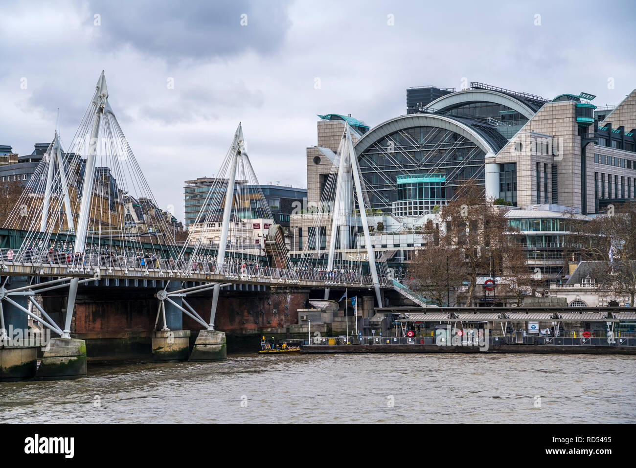 "embankment place" hi-res stock photography and images - Alamy