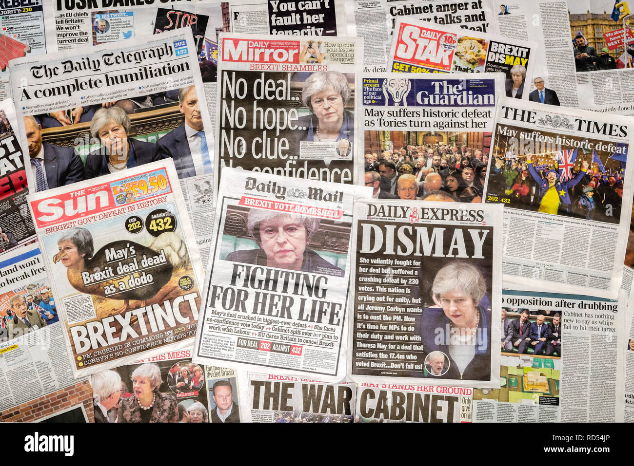 Daily newspaper headline front pages hi-res stock photography and ...
