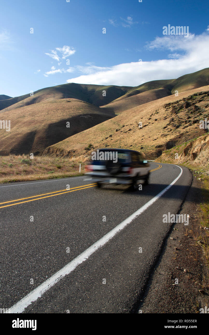 Highway in gorge hi-res stock photography and images - Alamy