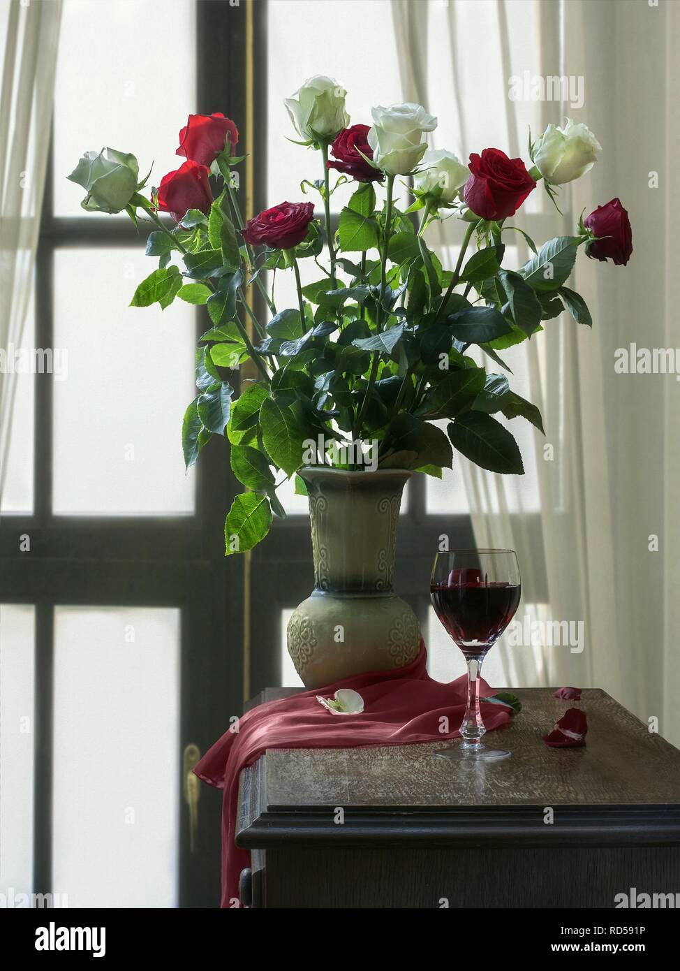 Still life with bouquet of garden roses Stock Photo - Alamy
