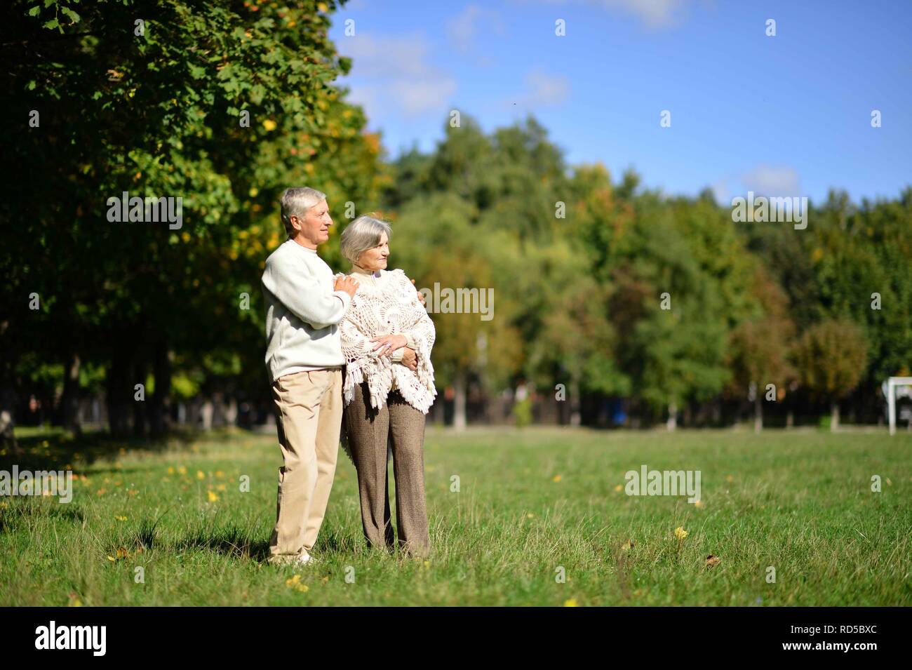 Senior pair hi-res stock photography and images - Alamy