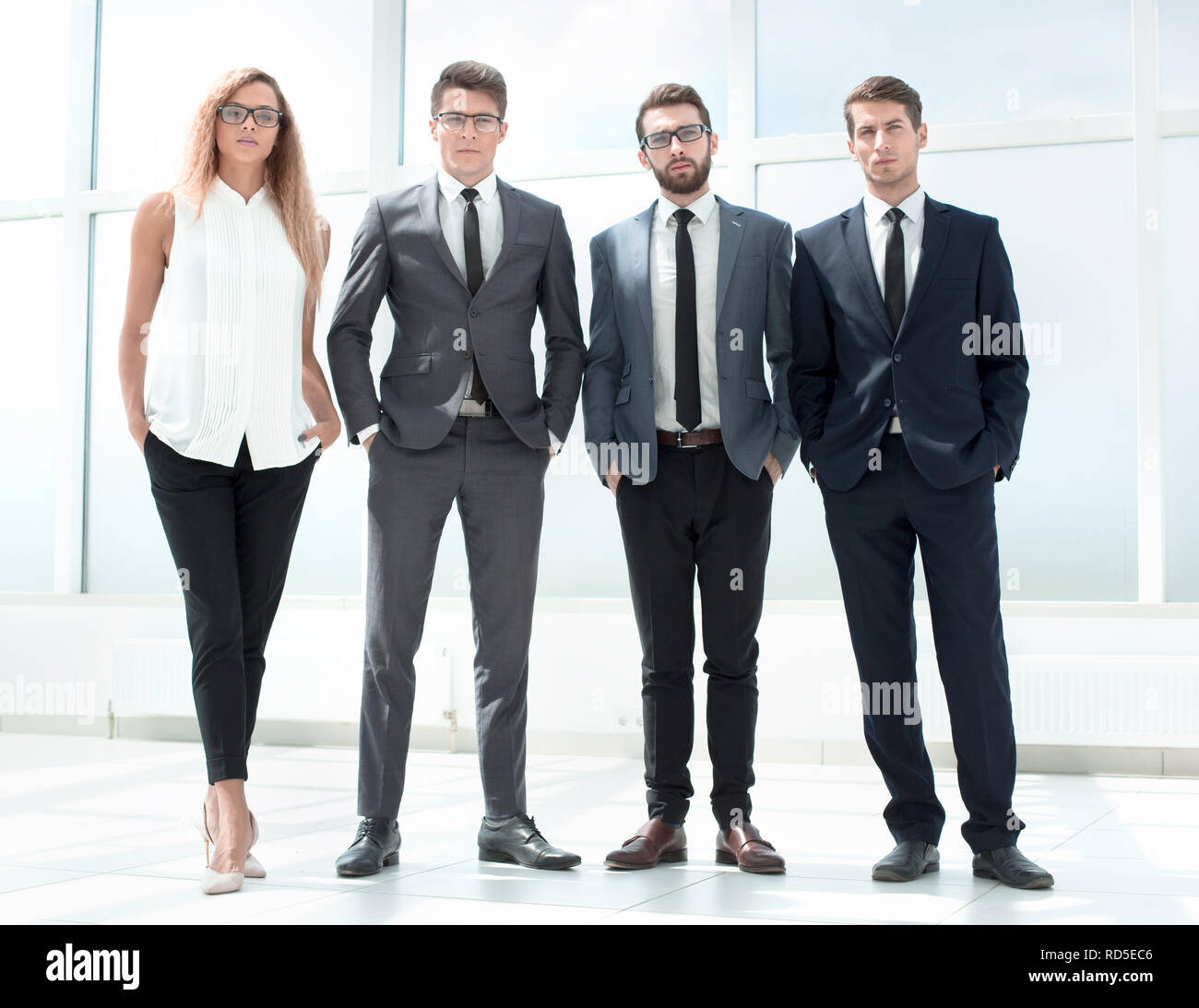 Full office staff hi-res stock photography and images - Alamy