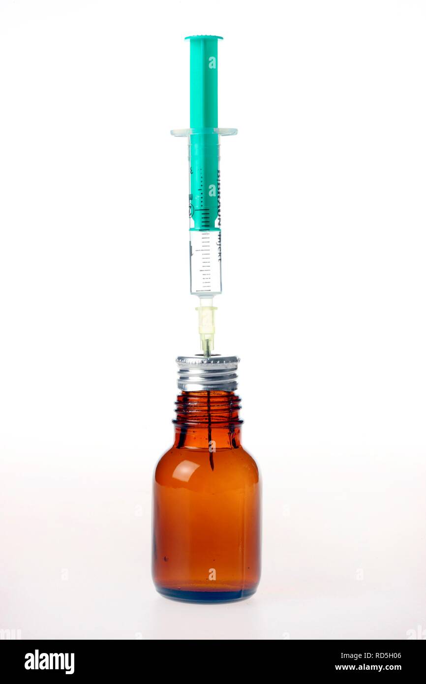 Vial and syringes hi-res stock photography and images - Alamy