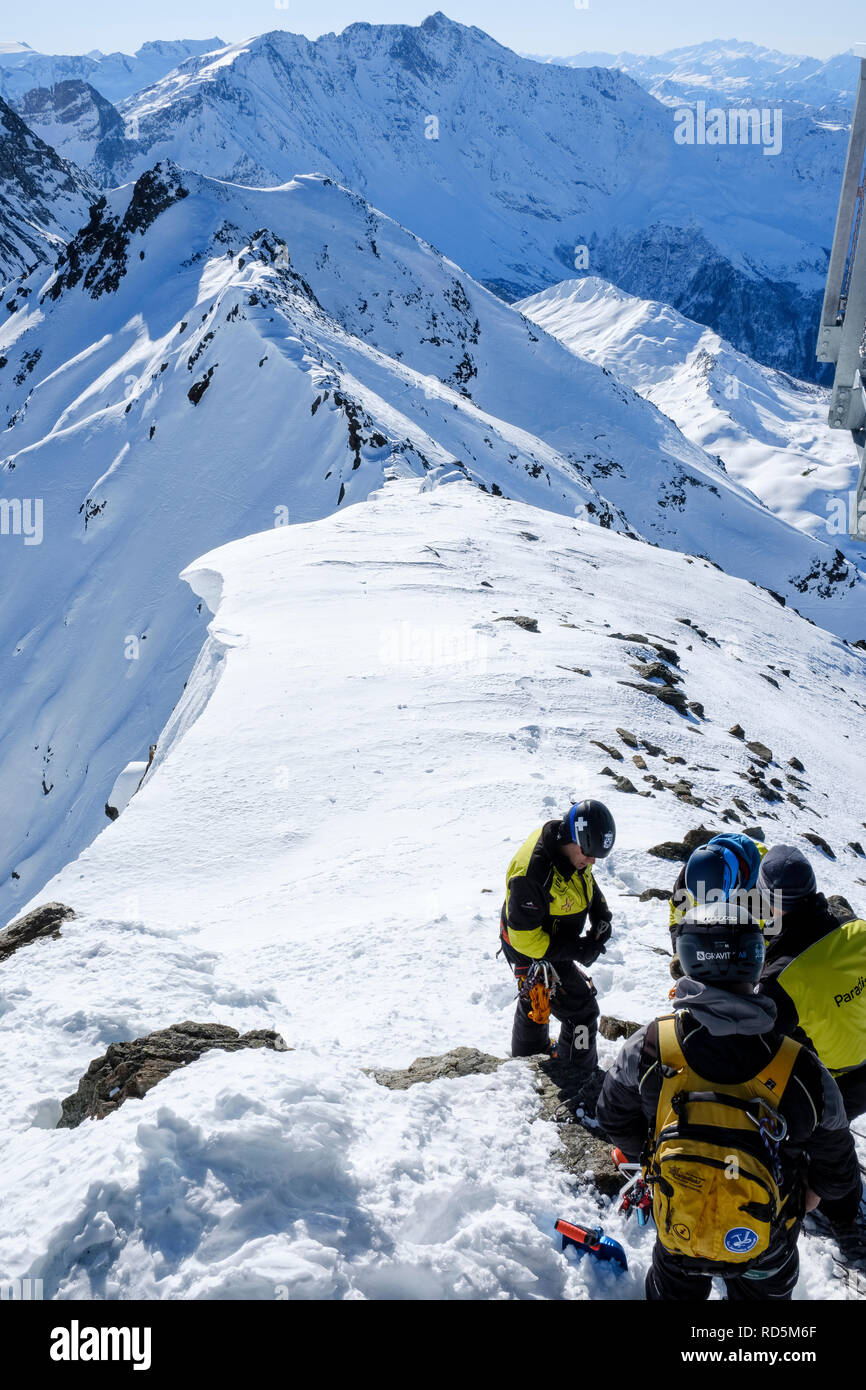 Mountain rescue team hi-res stock photography and images - Alamy