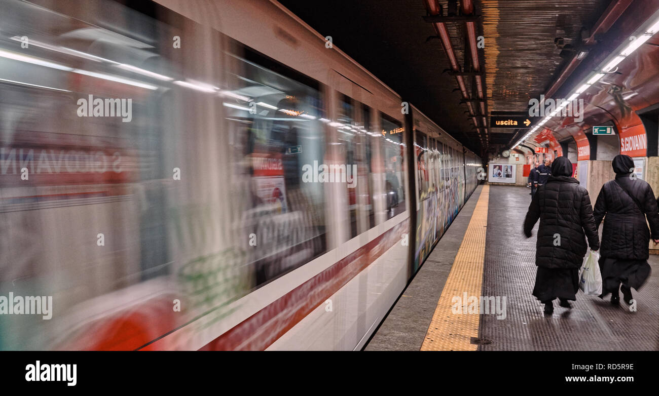 People inside metro underground subway station hi-res stock photography ...