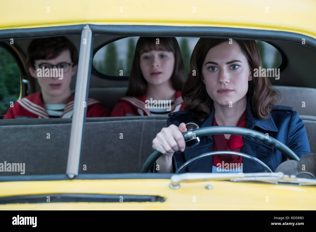 A SERIES OF UNFORTUNATE EVENTS, from left: Louis Hynes, Malina Weissman ...