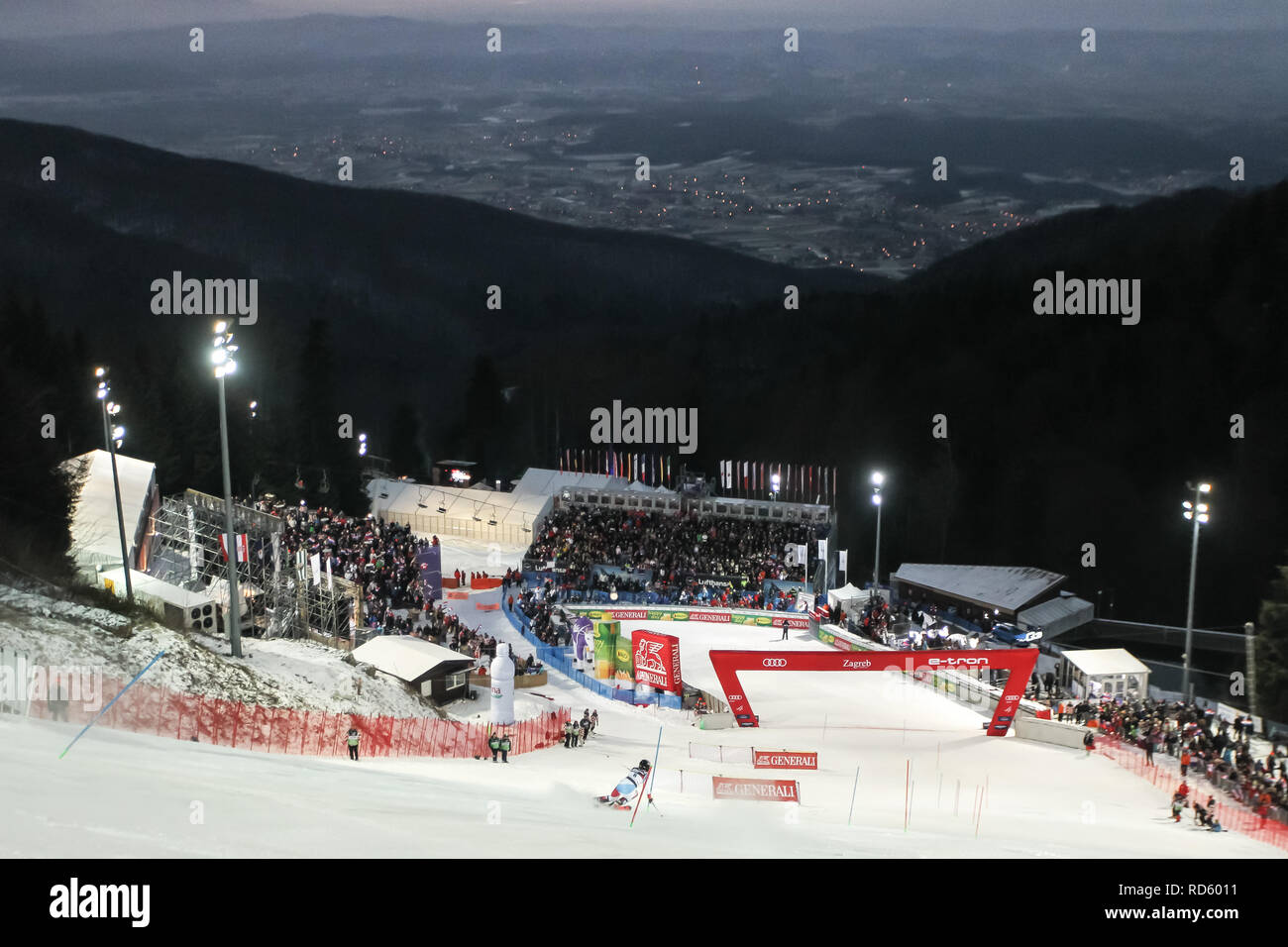 Snow skiing finish line hi-res stock photography and images - Alamy