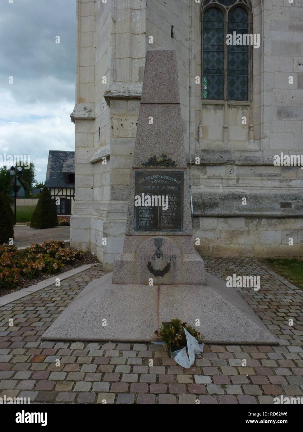 Amfreville-la-Campagne (Eure, Fr) monument aux morts Stock Photo - Alamy