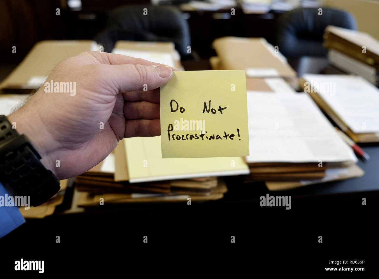 Sticky Note in Hand Businessman Desk Files Folder Working Message ...