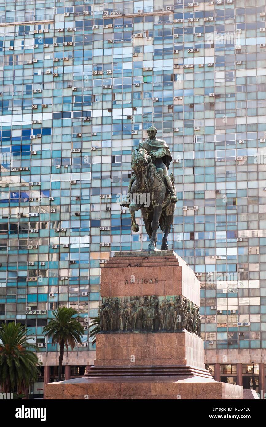Montevideo statue hi-res stock photography and images - Alamy
