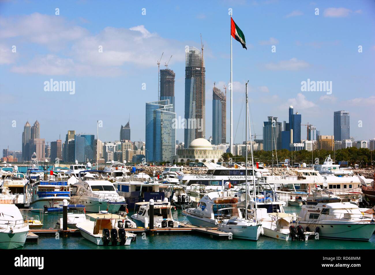 Abu dhabi corniche uae flag hi-res stock photography and images - Alamy