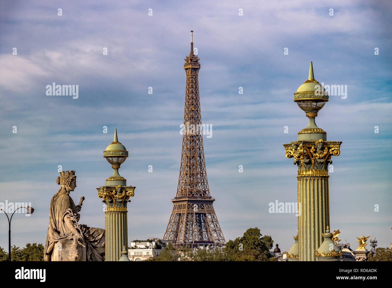 Ornate lamp post in place de la condorde hi-res stock photography and ...