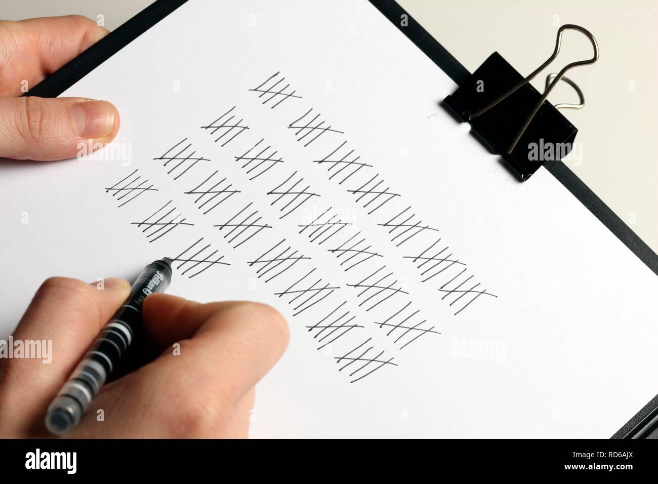 Hand tally hi-res stock photography and images - Alamy