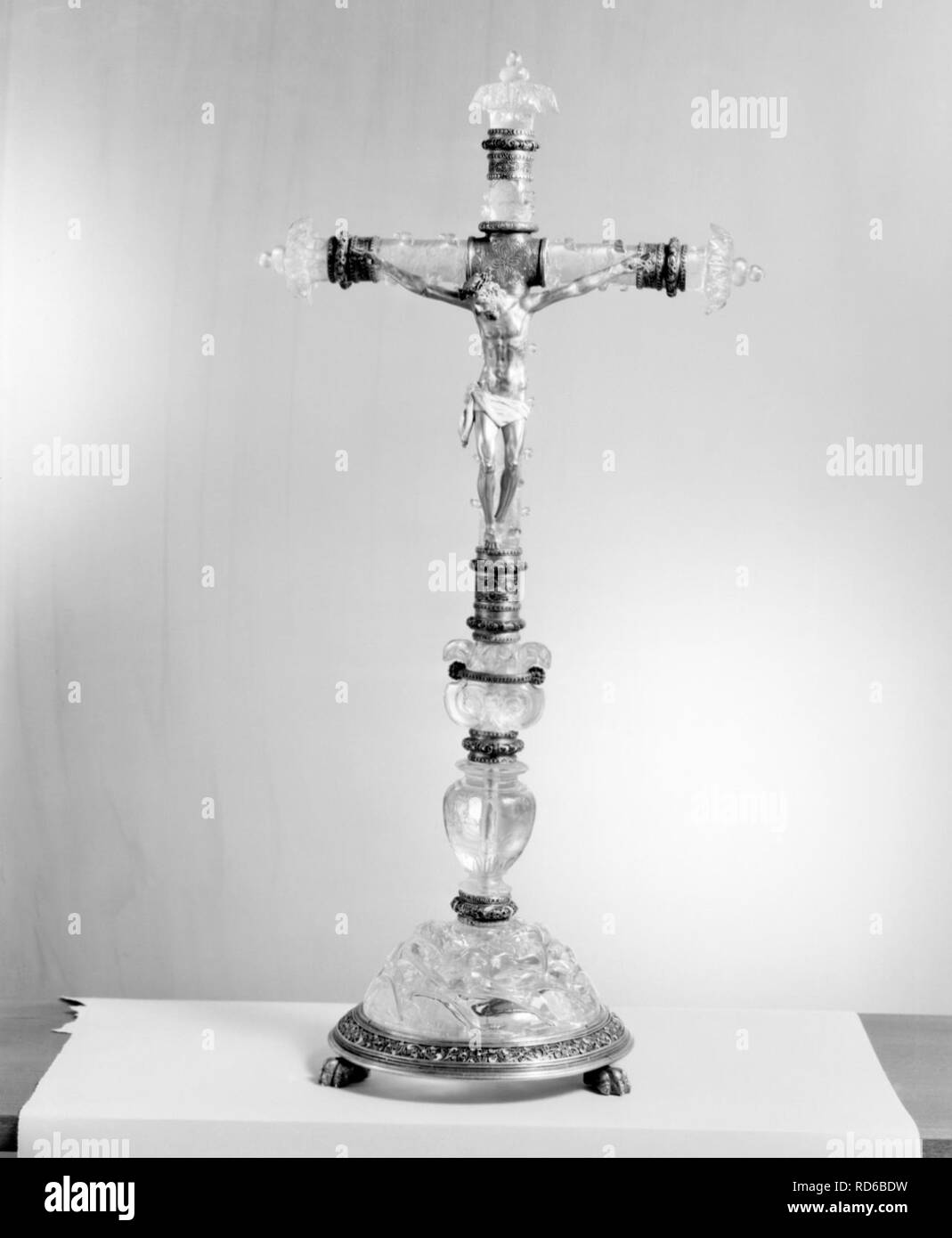Altar with crucifix Black and White Stock Photos & Images - Alamy