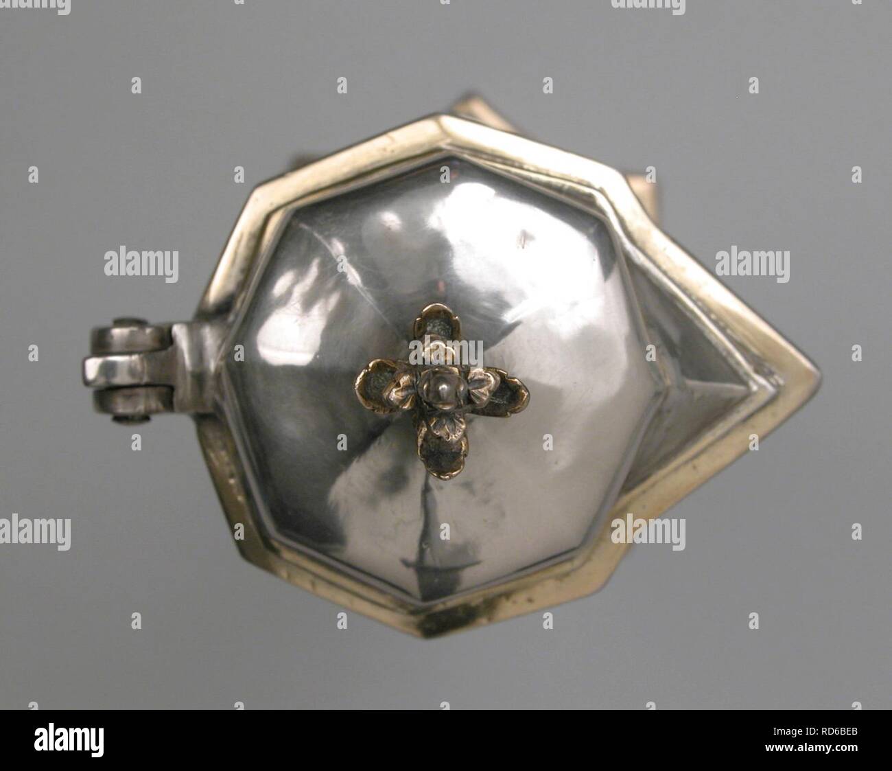 Altar cruet hi-res stock photography and images - Alamy