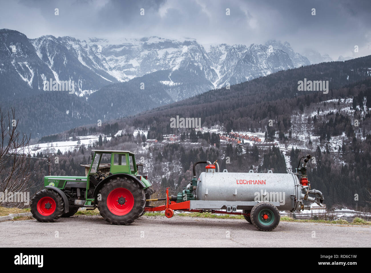 Slurry tanker hi-res stock photography and images - Alamy