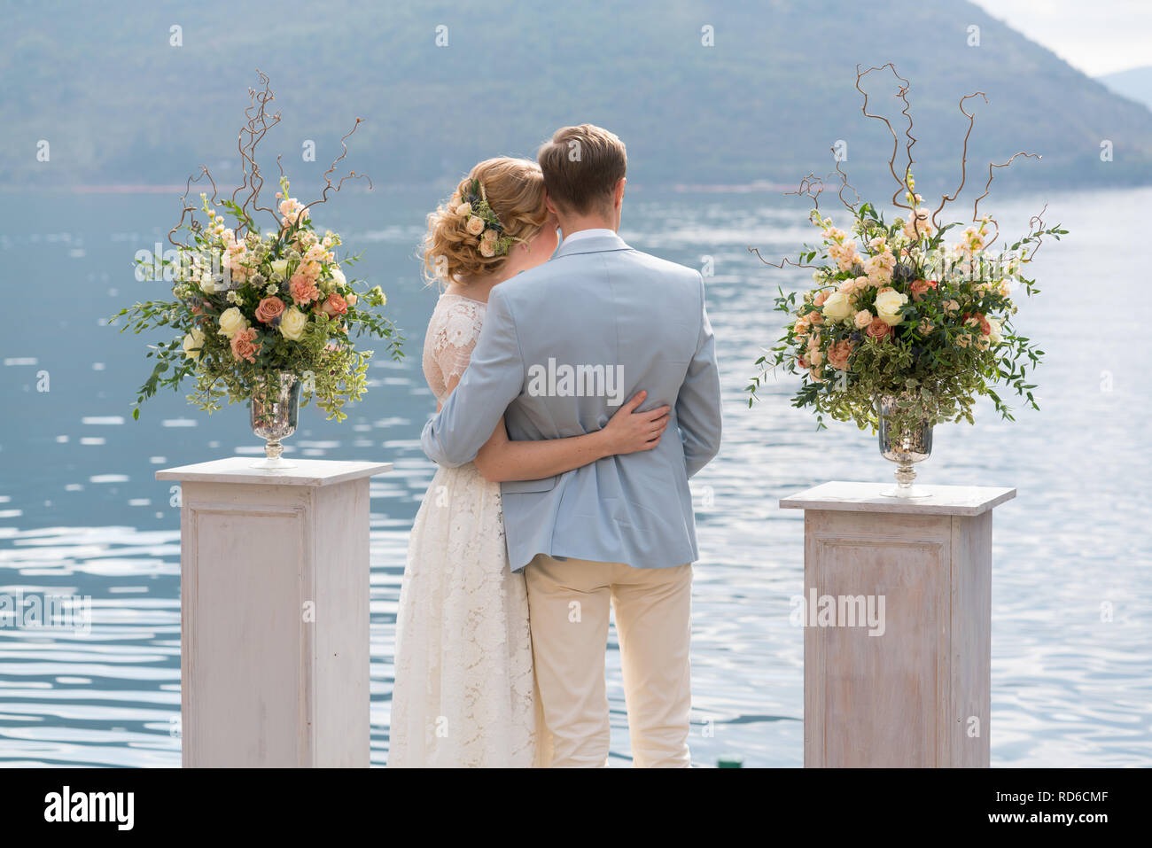 Wedding couple stands hi-res stock photography and images - Alamy