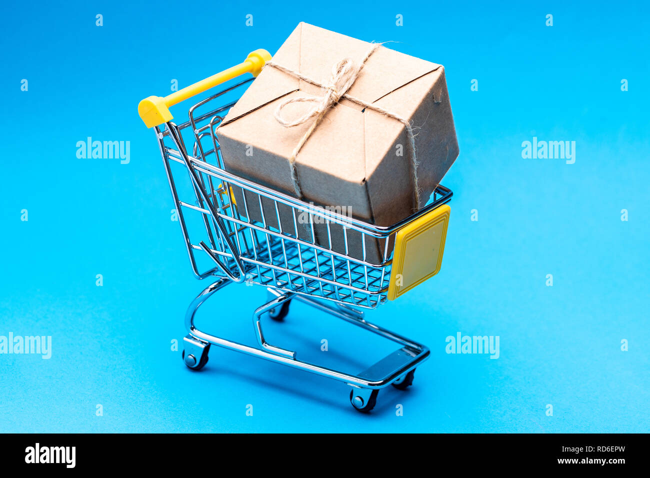 Box cart hi-res stock photography and images - Alamy