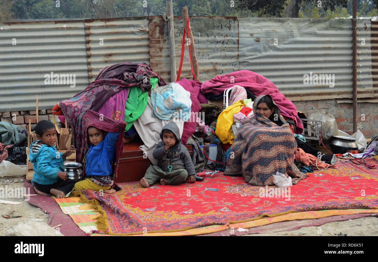 Lahore, Pakistan. 16th Jan, 2019. Pakistani government on one side ...