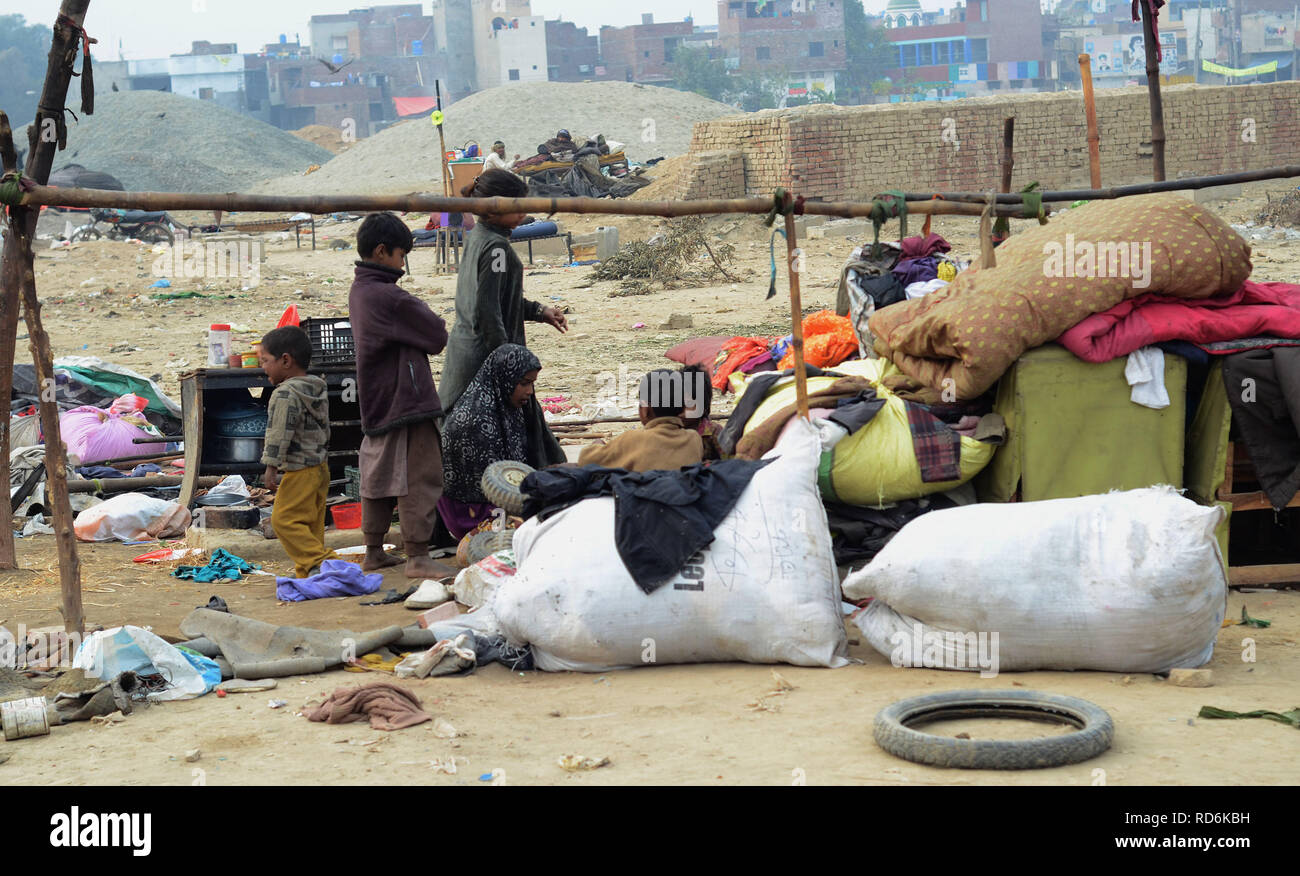 Lahore, Pakistan. 16th Jan, 2019. Pakistani government on one side ...