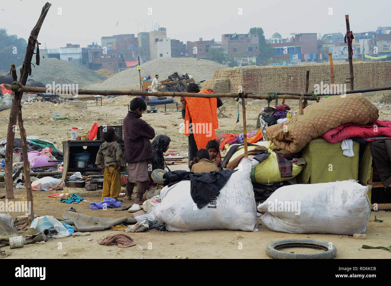 Lahore, Pakistan. 16th Jan, 2019. Pakistani government on one side ...