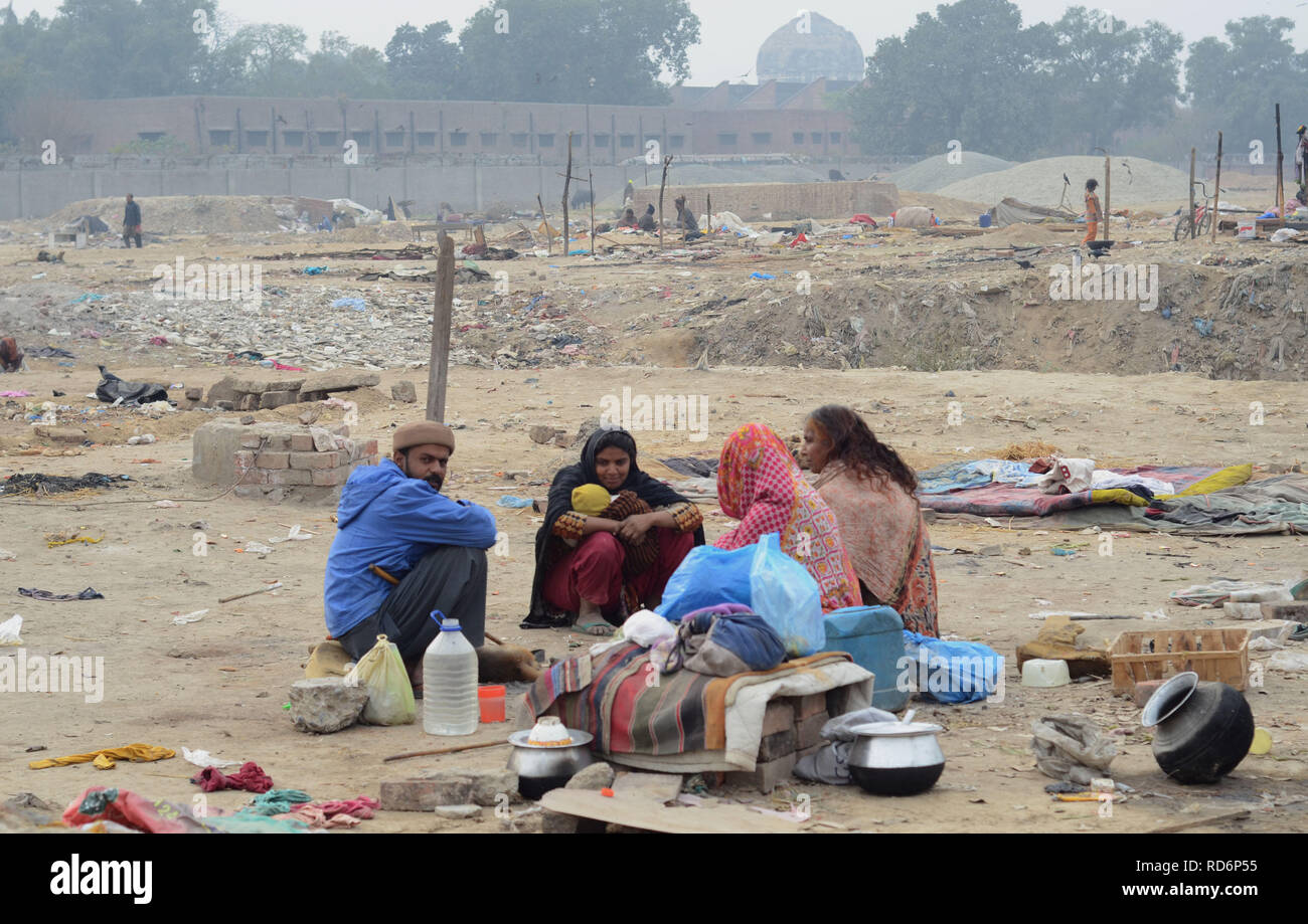 Lahore, Pakistan. 16th Jan, 2019. Pakistani government on one side ...