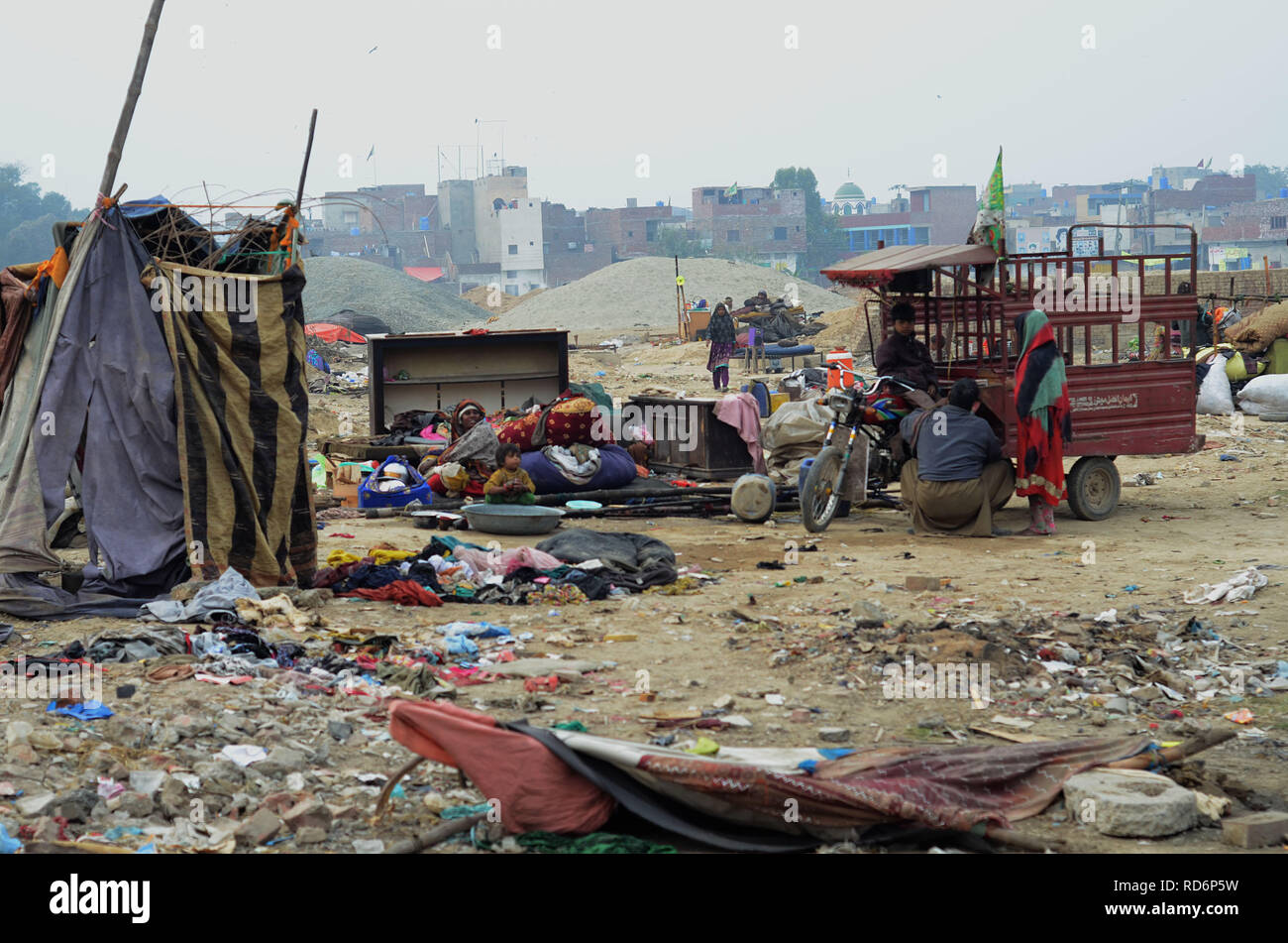Lahore, Pakistan. 16th Jan, 2019. Pakistani government on one side ...
