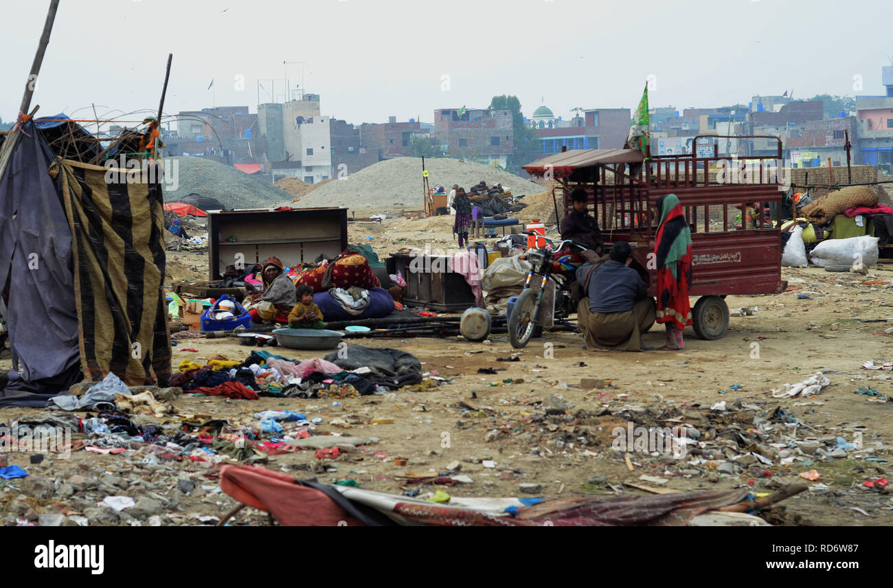 Lahore, Pakistan. 16th Jan, 2019. Pakistani government on one side ...