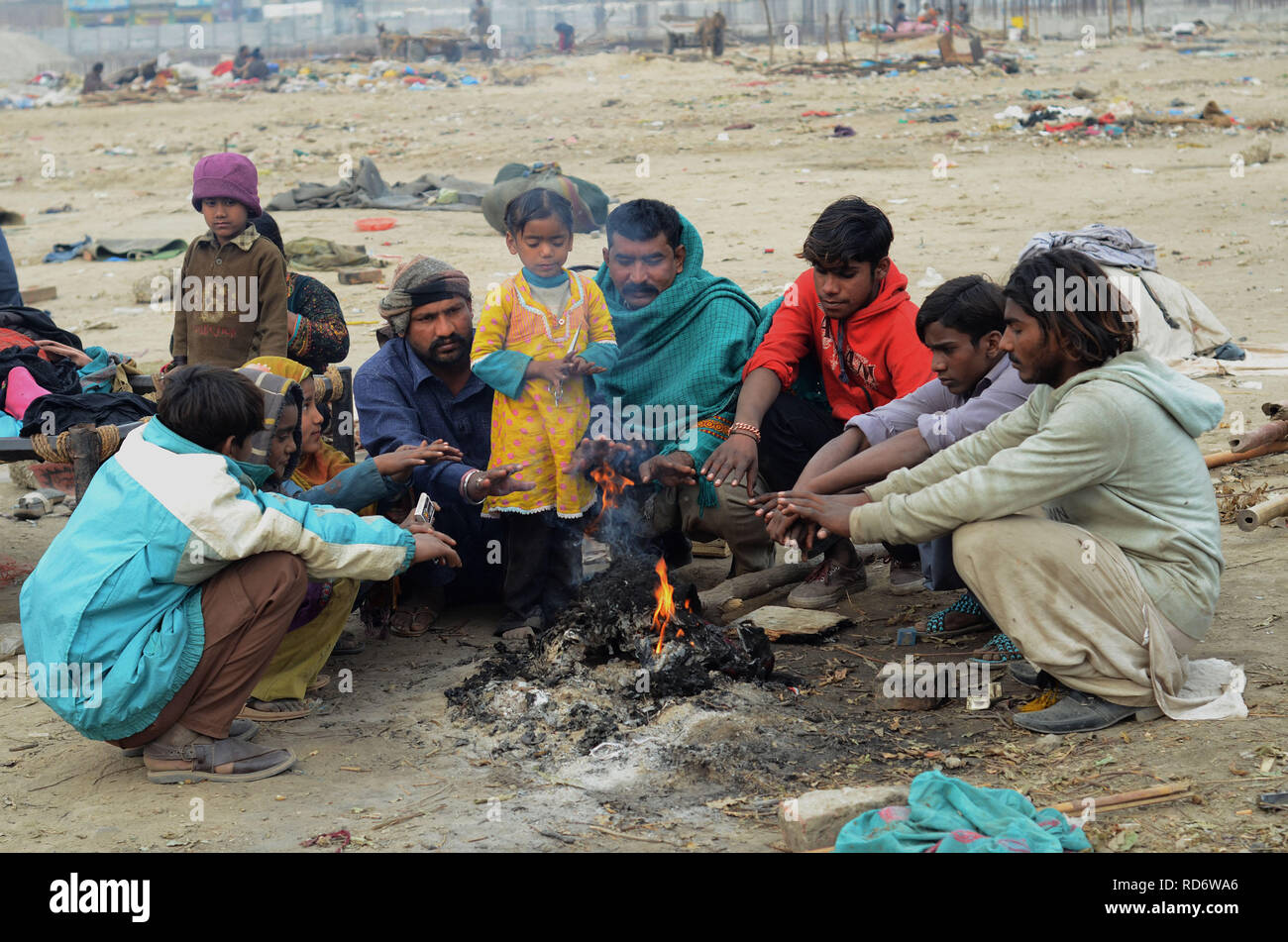 Lahore, Pakistan. 16th Jan, 2019. Pakistani government on one side ...