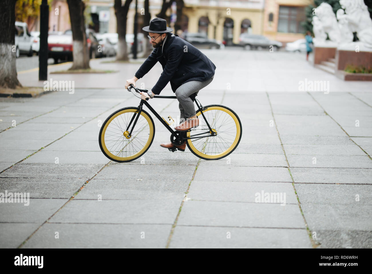 Riding bicycle hi-res stock photography and images - Alamy