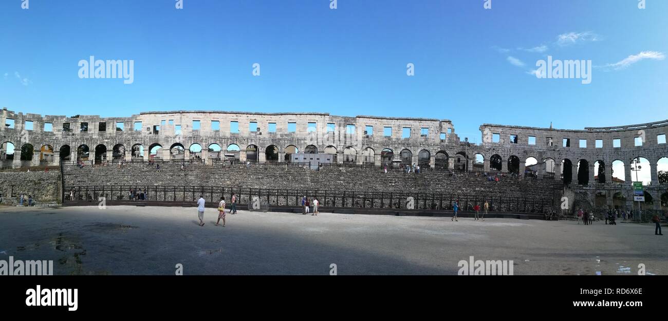 Amphitheatre (Pula), interior 99 Stock Photo - Alamy