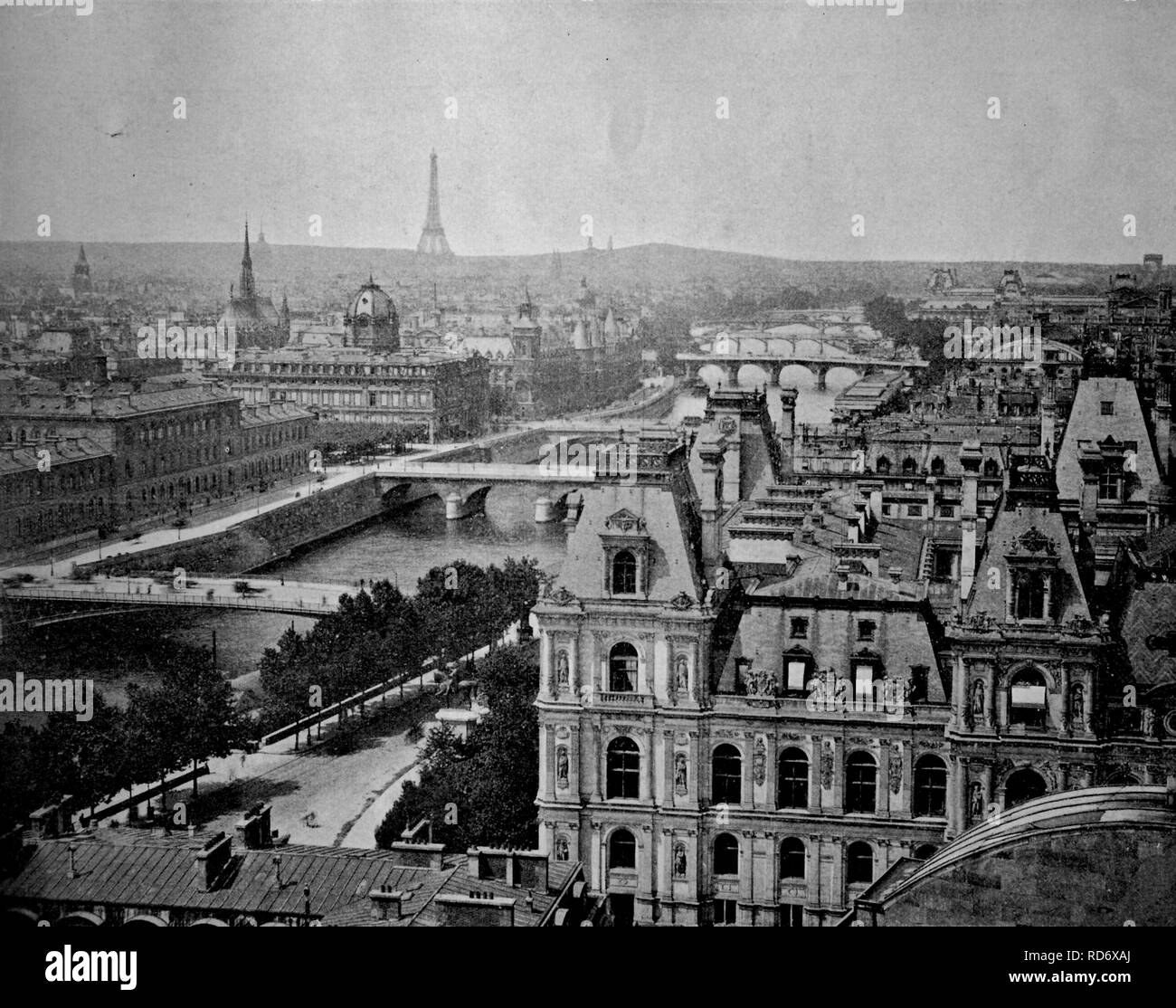 Paris building works Black and White Stock Photos & Images - Alamy