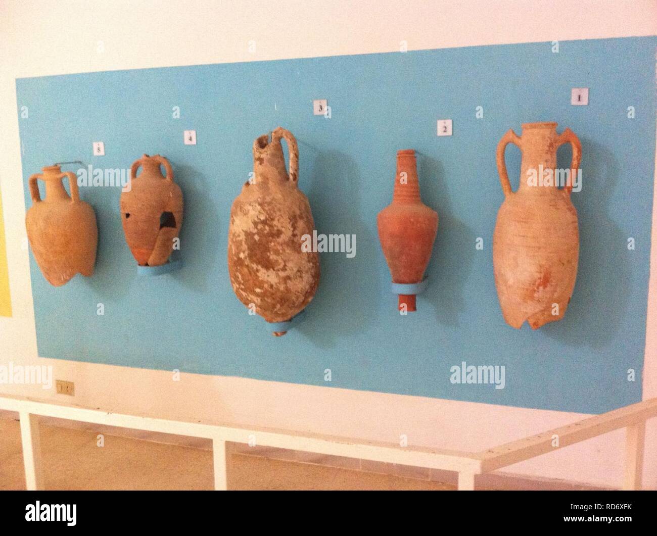 Amphores Musee Lamta, Tunisie 2 Stock Photo - Alamy