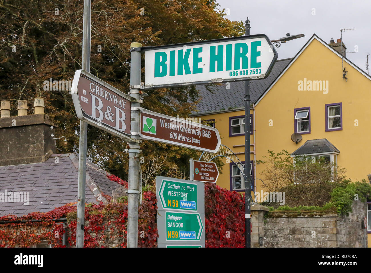 Tourist information signs ireland hi-res stock photography and images ...